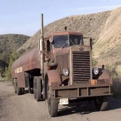 1955 Peterbilt 281 "Duel".