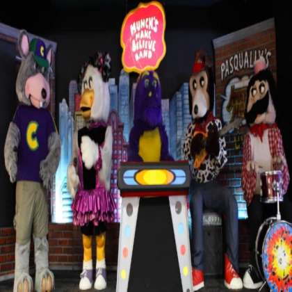 Chuck e cheese stage