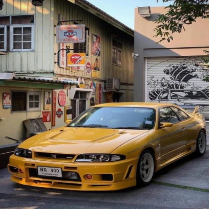 Rare Yellow Nissan Skyline R33 GT-R