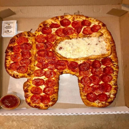 When the pizza is sus