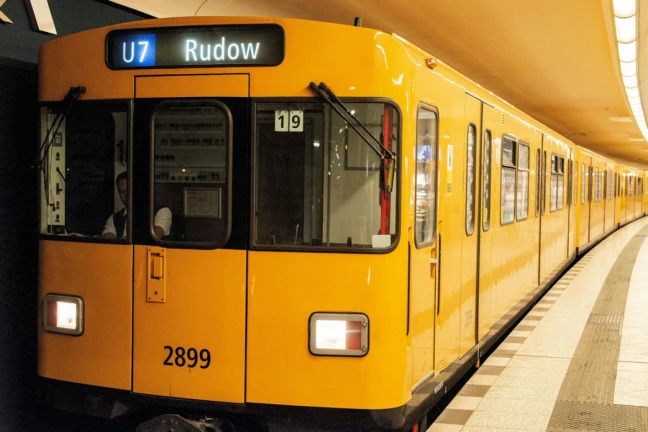 V2 | Berlin Metro Showcase | Jouez sur Roblox