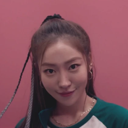 🐝 Kang Mi-na Player 196 Squid Game PFP Mask | Roblox Item - Rolimon's